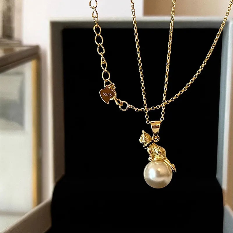 Luxury Cat On Pearl Necklace – Playful Meow